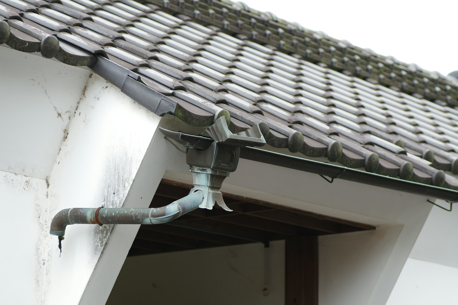 Guide to Seamless Gutter Replacement